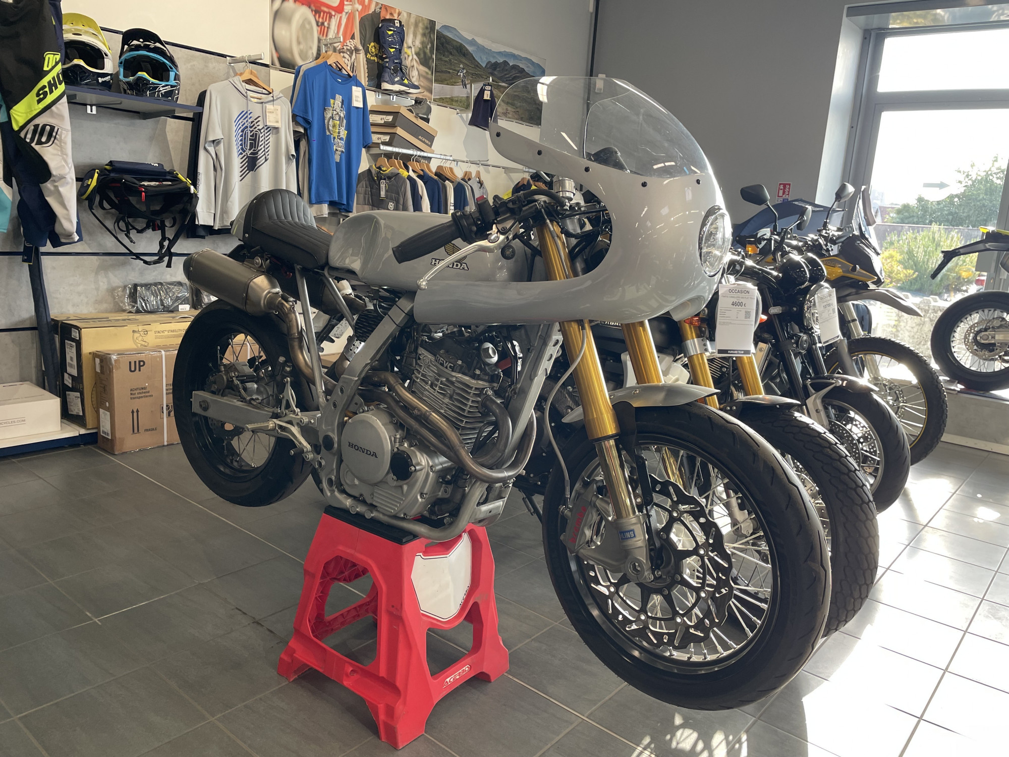 HONDA RD02 650 CAFE RACER
