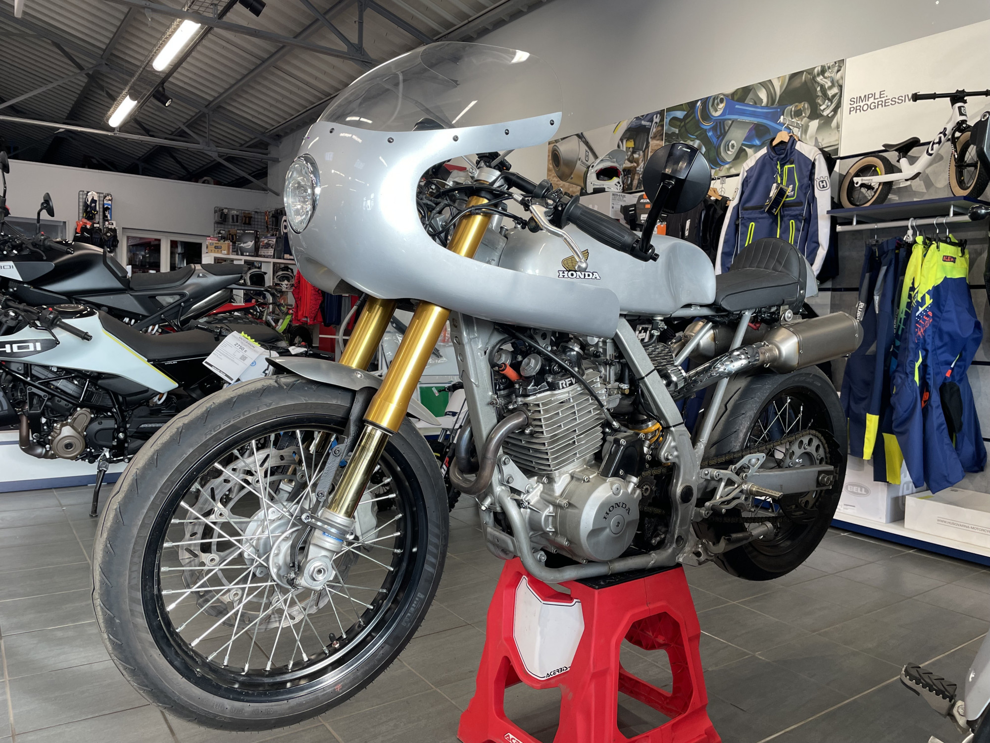 HONDA RD02 650 CAFE RACER