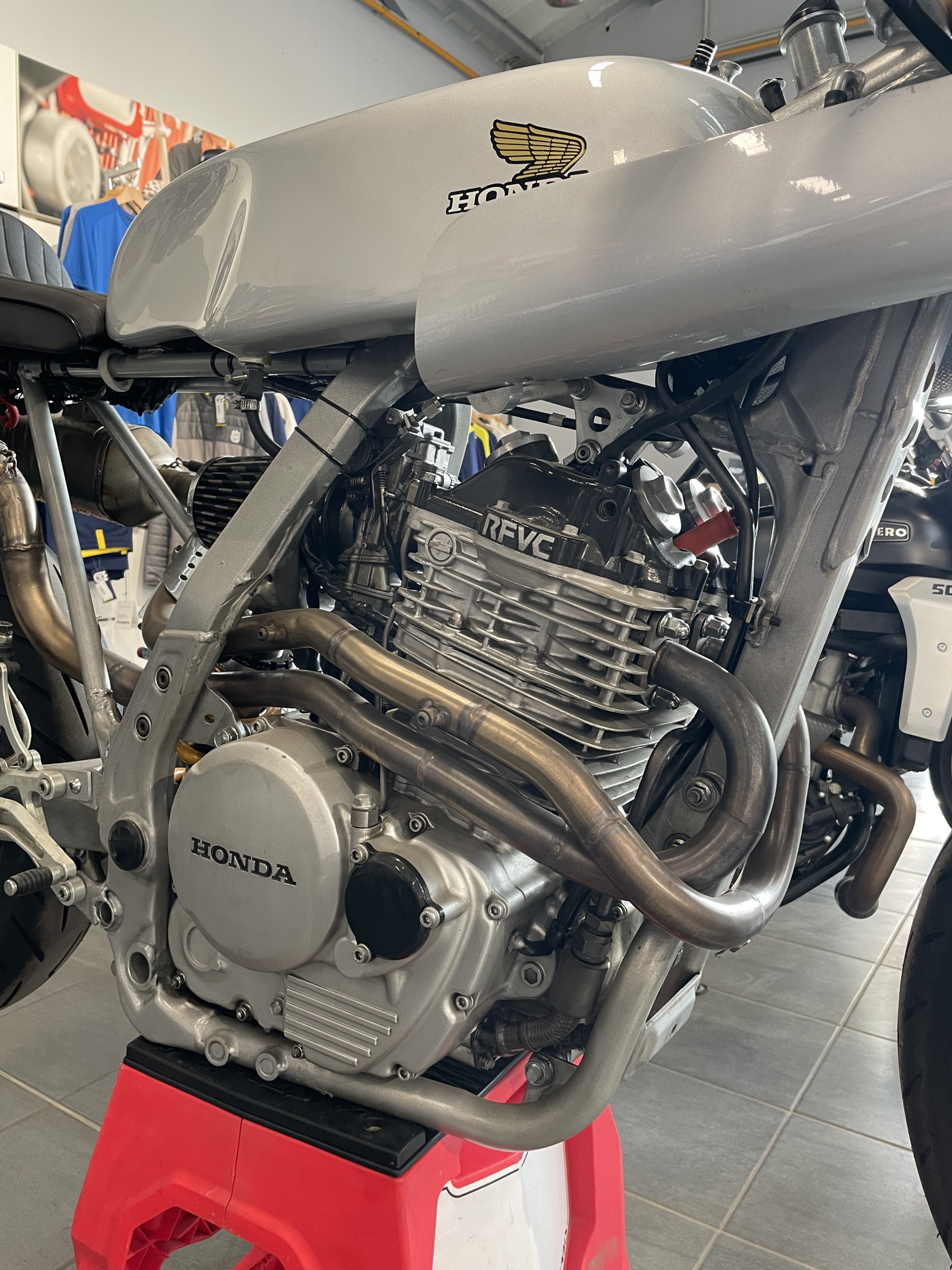 HONDA RD02 650 CAFE RACER